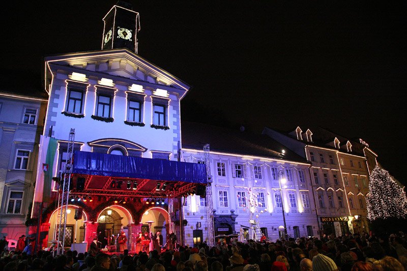 Tradicionalni božični koncert pred Magistratom - Cosmopolitan.si