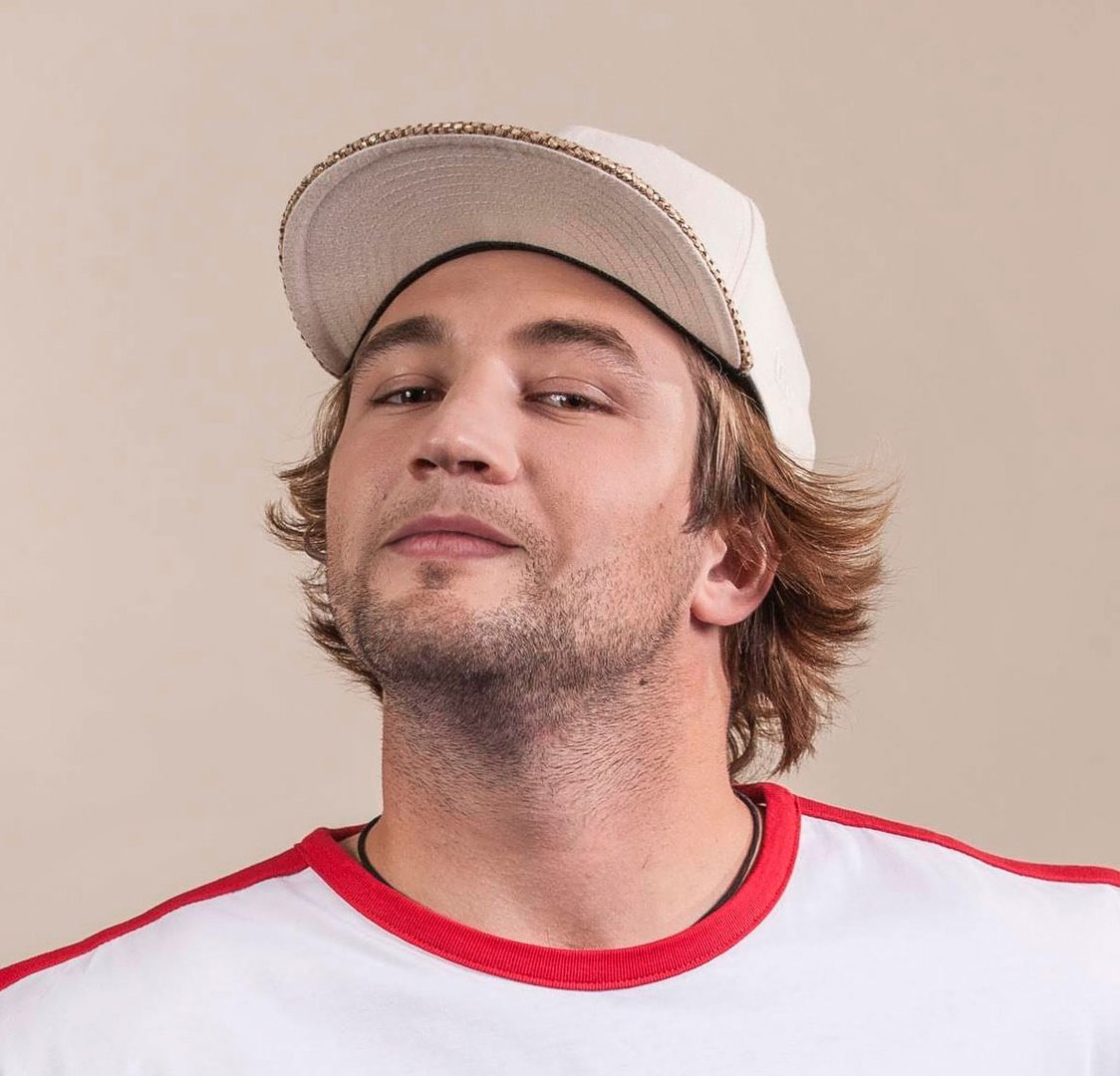 Saj ni res, pa je! Filip Flisar je ostal brez brkov! - Zvezde ...