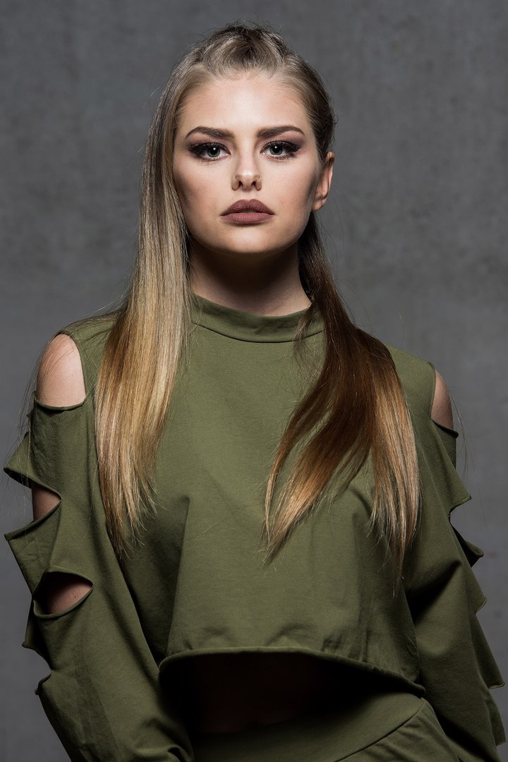 VIDEO: Maja Šebenik - Sheby navdušuje z novim spotom Zame - Cosmopolitan.si