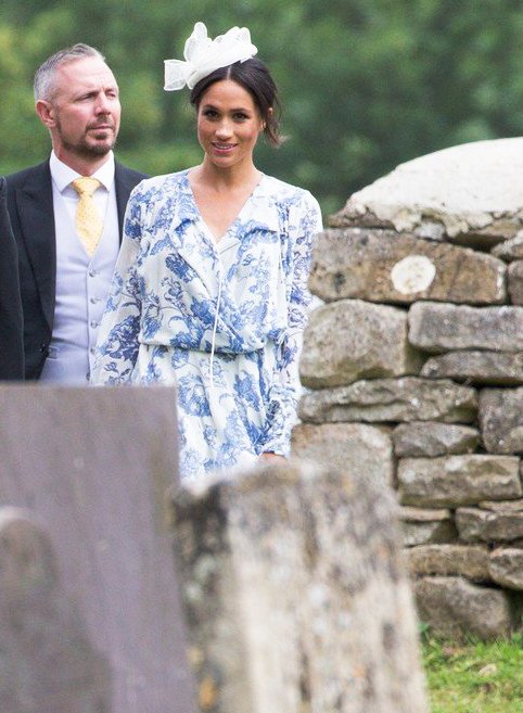 Našli smo dostopno različico slavne boho obleke Meghan Markle ...