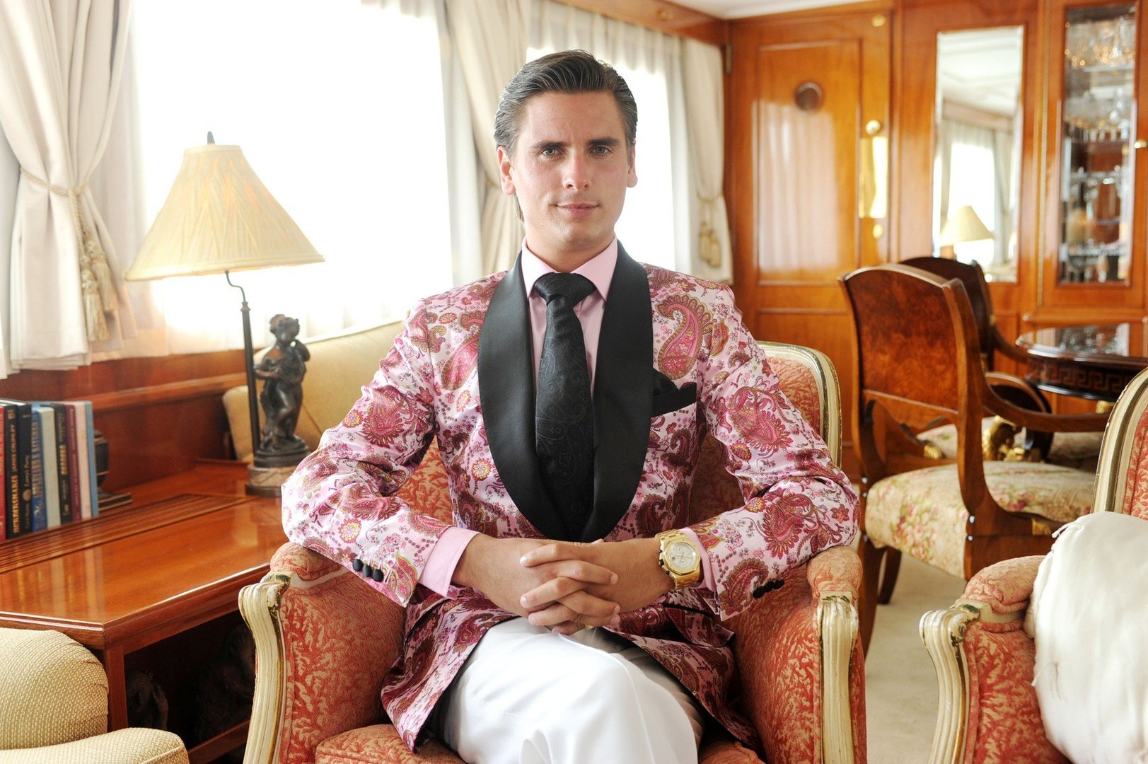 Narcis, ki je nate ljubosumen, kaže te 4 subtilne znake v razmerju ...