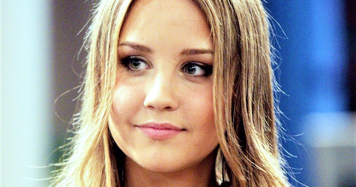 Amanda Bynes se je po 1 letu PRVIČ javila na IG z NEPREPOZNAVNO ...