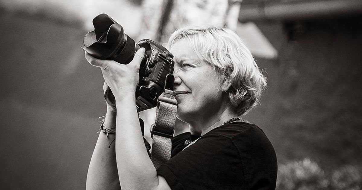 V ženskih rokah: Petra Cvelbar o svetovno znanih glasbenicah in boju s ...