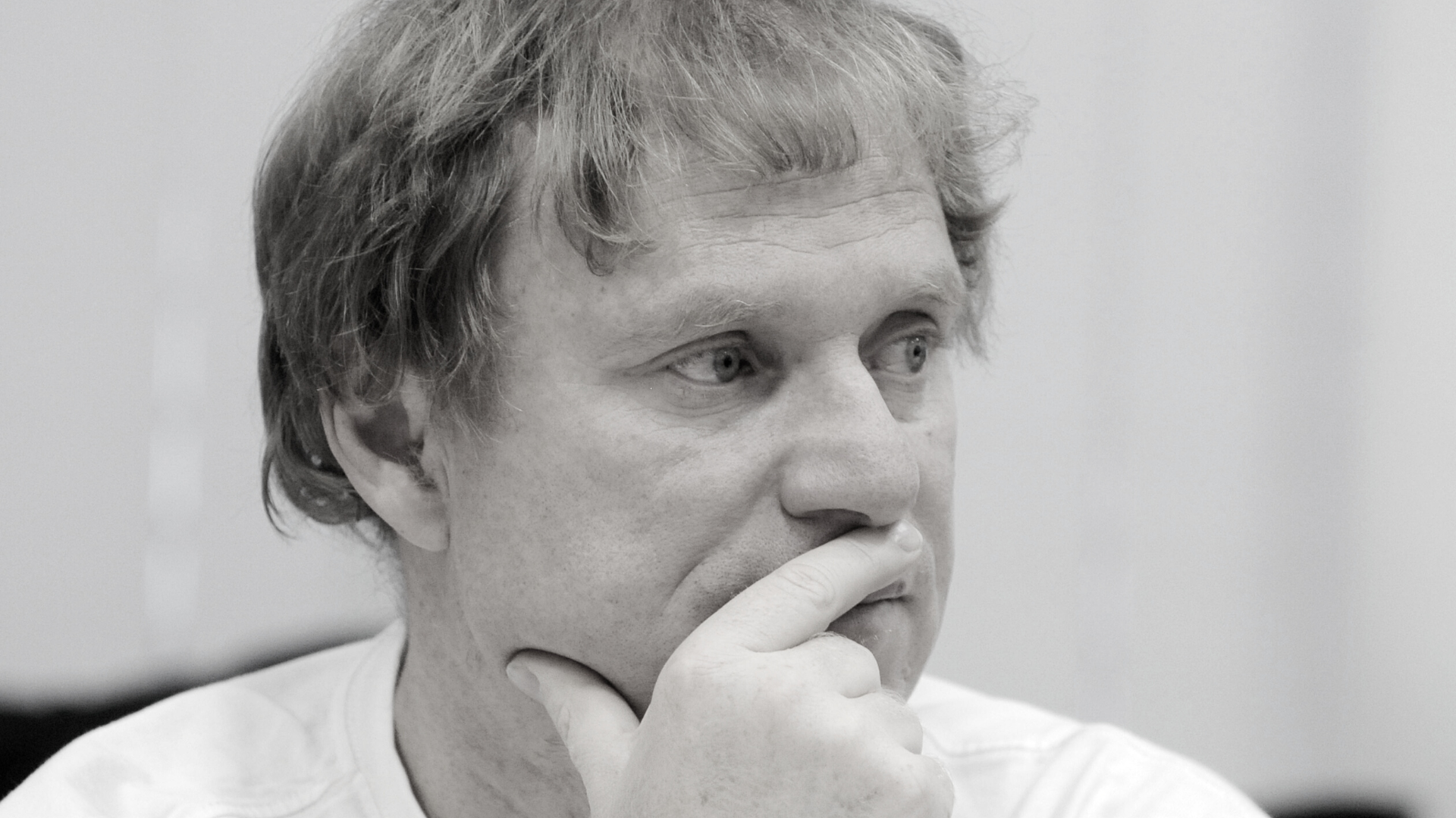 Umrl je legendarni radijski voditelj Sašo Hribar - tako so se poslovili ...