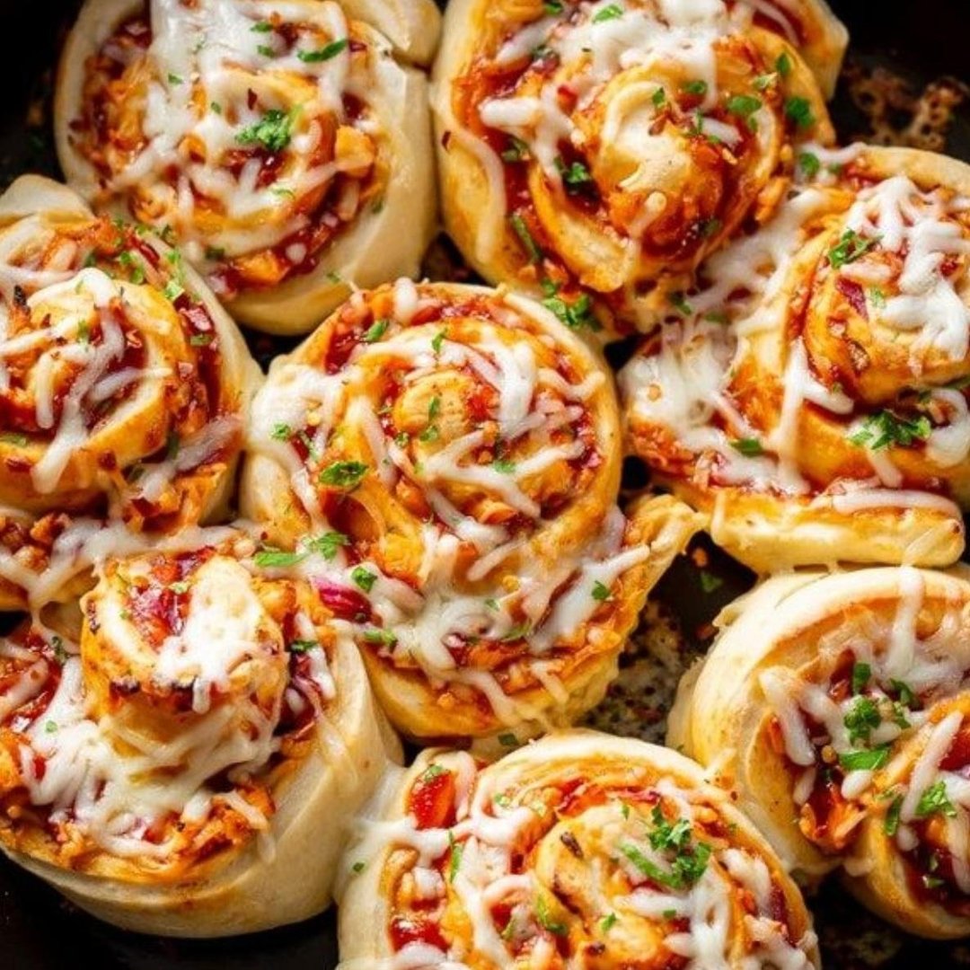 Obožuješ pico? Potem moraš pripraviti te božanske pica rolice iz le 5 ...