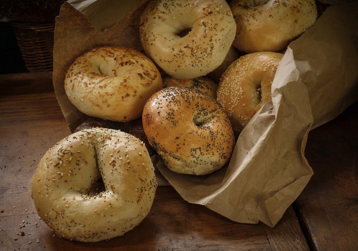RECEPT: Te slastne newyorške bagle pripraviš v le 10 minutah (in iz le ...