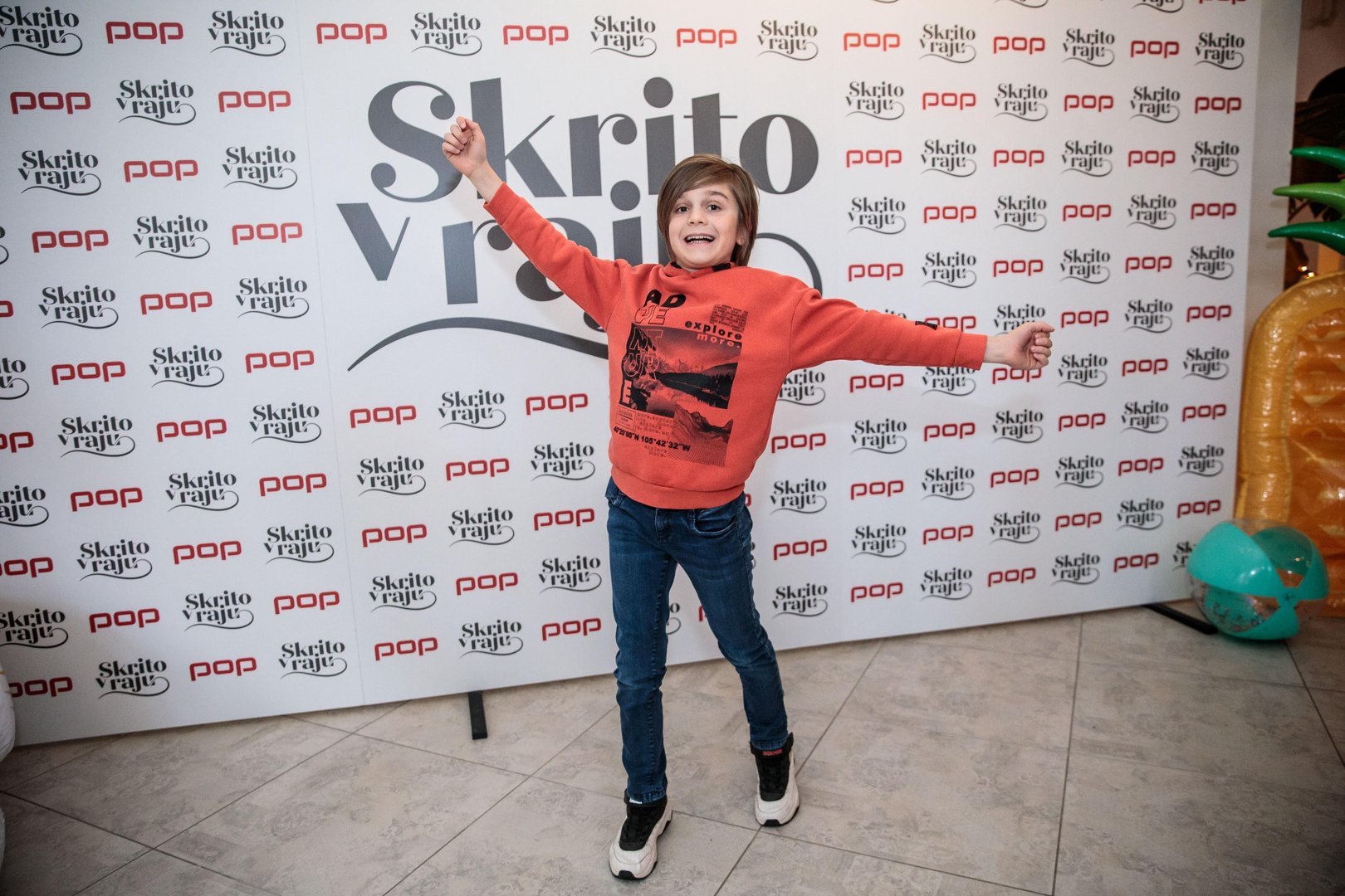 Si vedela, da se mali Kevin (Skrito v raju) ukvarja s tem nenavadnim ...