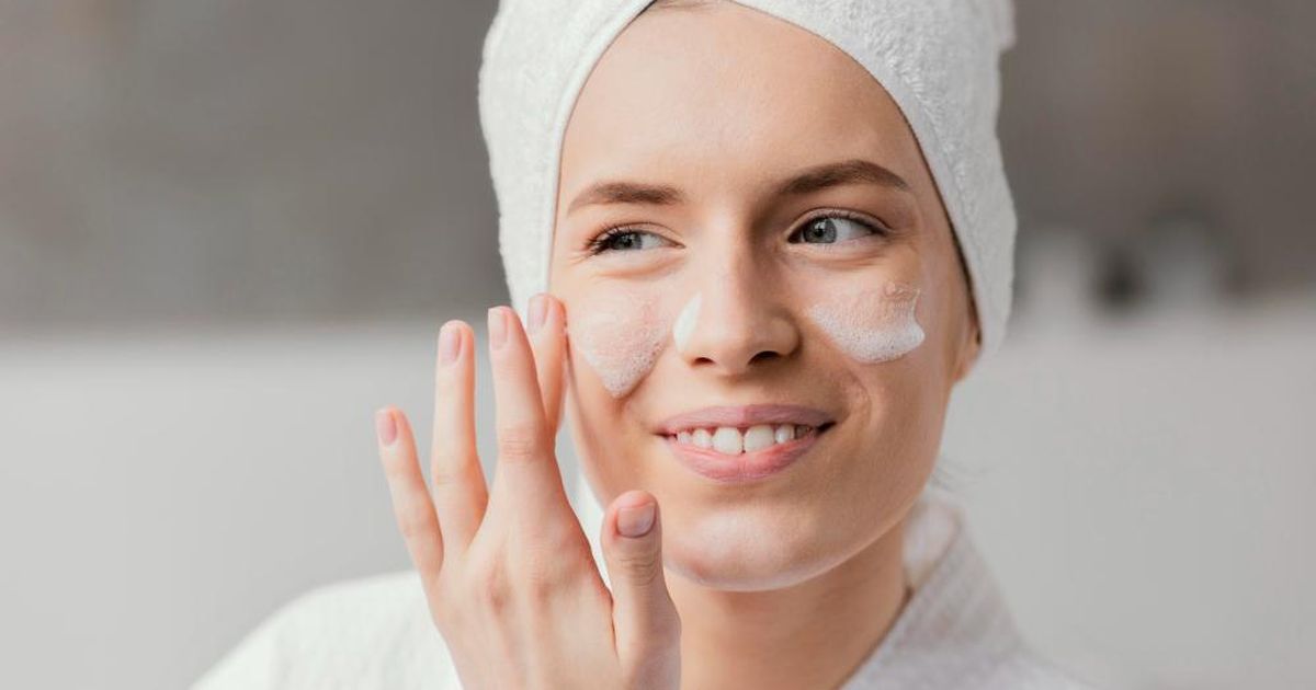 Kako ustvariti svojo popolno kozmetično rutino za svež in sijajen videz ...