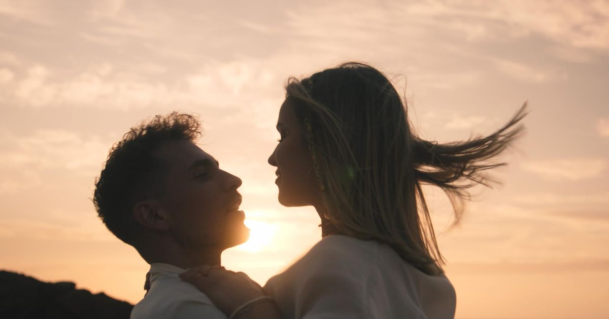 VIDEO: Kdo je svetlolasa lepotička v novem videospoetu Žana Serčiča (in ...