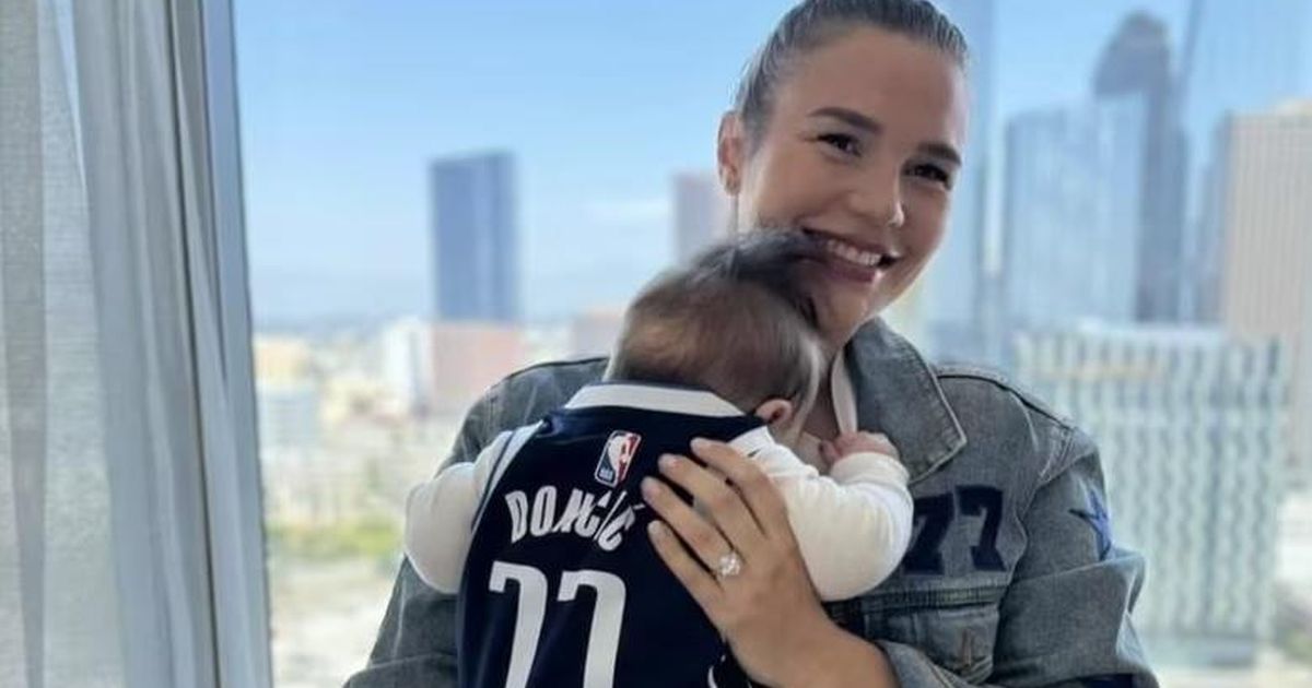 Paparaci na tribuni ujeli Anamario in Gabrielo: Poglej spontano ...