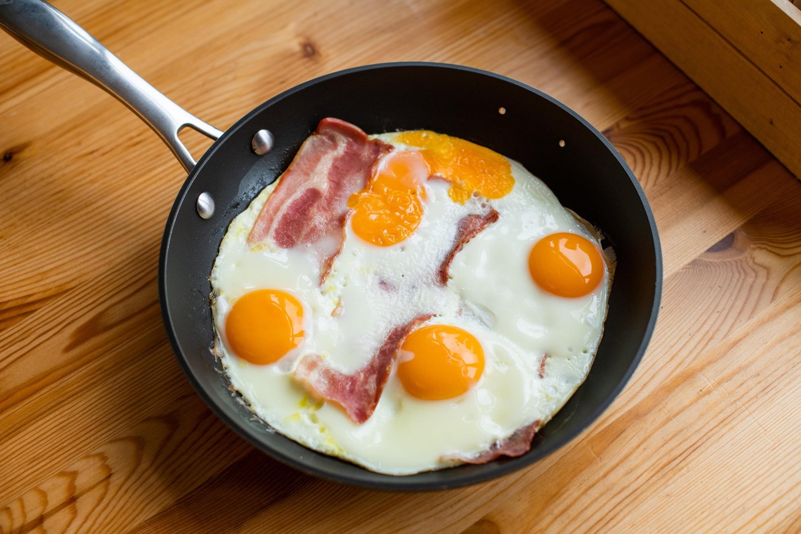 Vsak dan je jedla jajca in niti sanjalo se ji ni, kaj sledi. A po enem ...