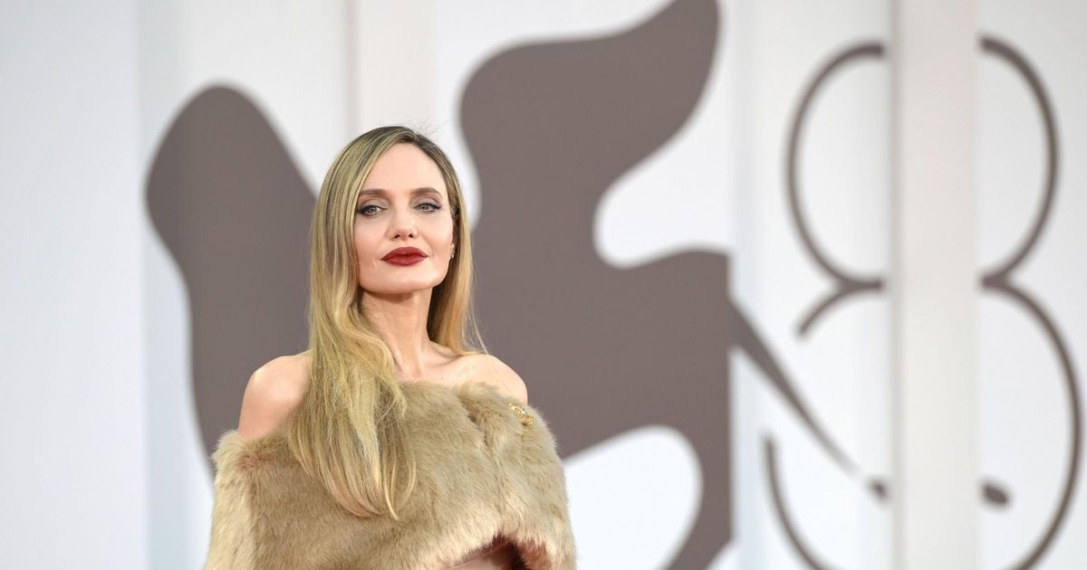 Kaj se dogaja? Čudovita Angelina Jolie po dolgem času v javnosti, a vsi ...