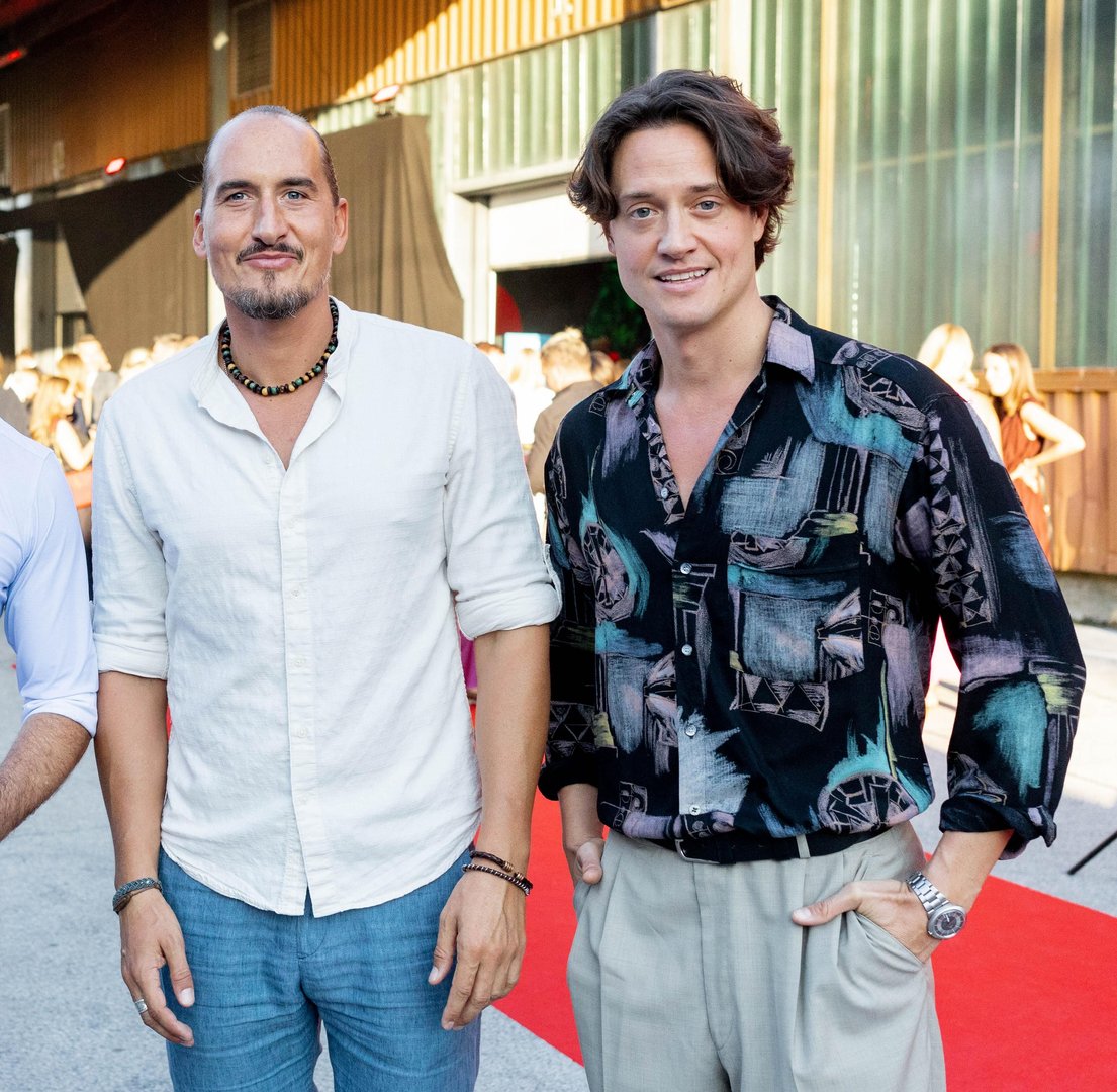 Pa iii! Vid Valič objavil še nikoli videno fotografijo s svojim bratom ...